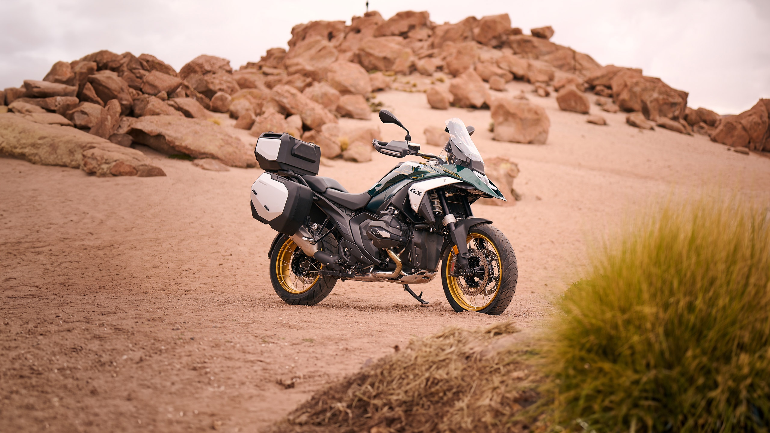 R 1300 GS Option 719 Aurelius Green Metallic | R 1300 GS | BMW Motorrad